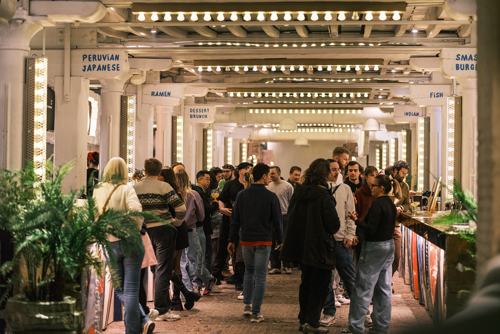 Wolf Sharing Food Market – a culinary hot spot in the Saint Felix ...